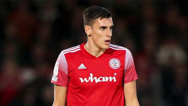 Ross Sykes: Accrington Stanley centre-back signs for Union SG - BBC Sport