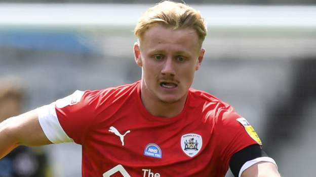 Ben Williams: Cheltenham Town sign Barnsley defender for undisclosed ...