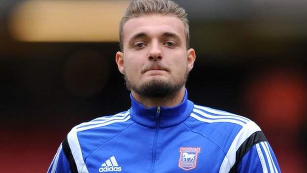 Ipswich Town goalkeeper Michael Crowe joins Braintree on loan - BBC Sport