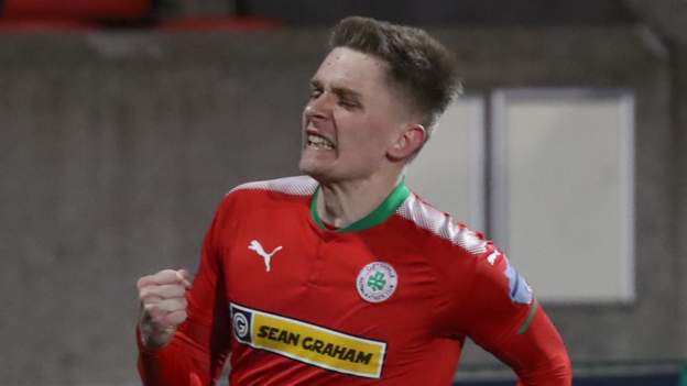 Last-gasp Ryan Curran penalty gives Cliftonville 2-1 win over Dungannon ...