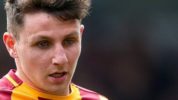 Mansfield sign midfielder Matt Penney and striker Ricky Miller - BBC Sport