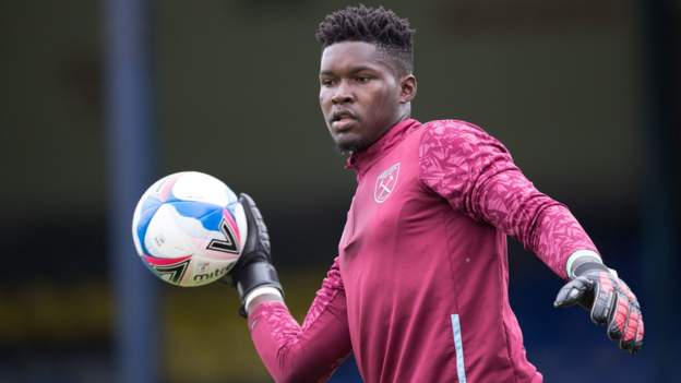 Joseph Anang: West Ham United keeper joins Stevenage on loan - BBC Sport