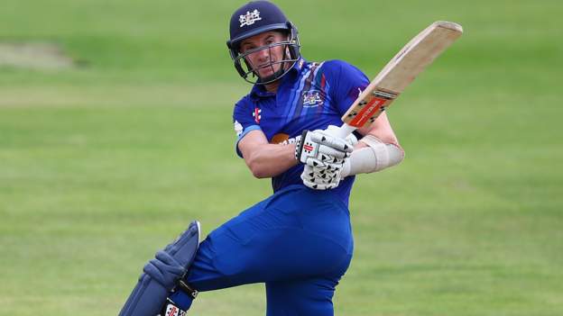 Michael Klinger: Gloucestershire captain returns to club - BBC Sport
