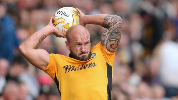 Newport County re-sign David Pipe and Robbie Willmott - BBC Sport