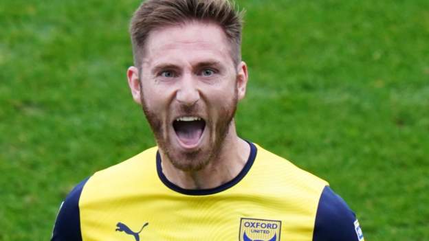 Oxford United: Striker James Henry signs new two-year contract - BBC Sport