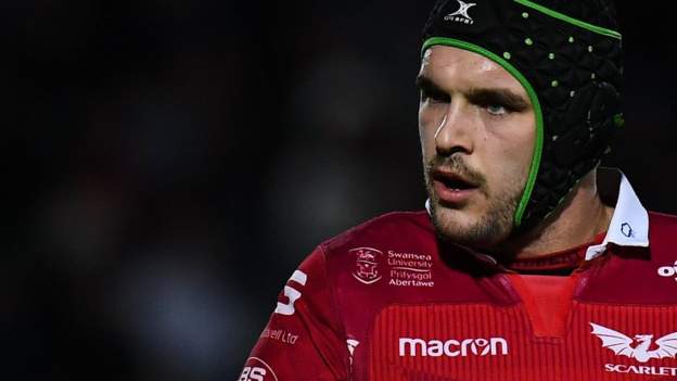 Tom Price: Exeter Chiefs sign Scarlets lock for 2019-20 - BBC Sport