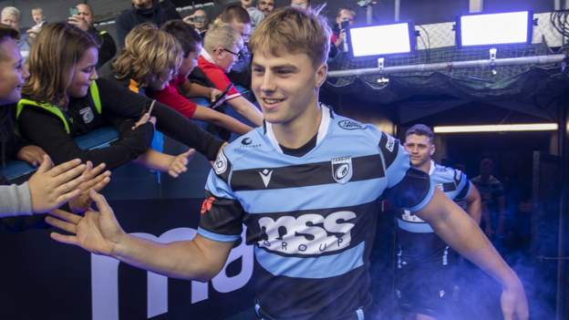 Jacob Beetham: Full-back signs new contract with Cardiff - BBC Sport