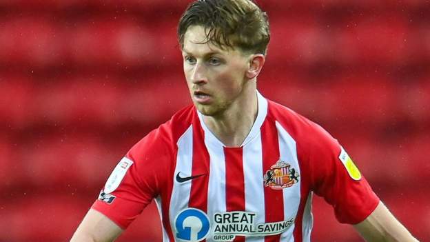 Denver Hume: Left-back signs new two-year Sunderland contract - BBC Sport