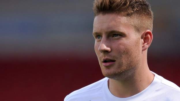 Euan Murray: Southport sign Barrow defender until end of season - BBC Sport