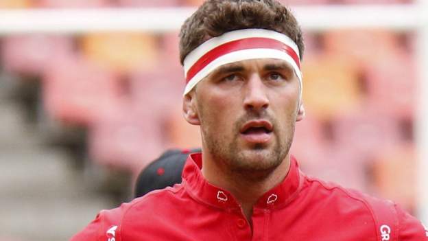 Lewis Rawlins: Scarlets forward agrees new contract with region - BBC Sport