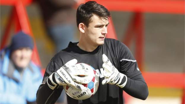 Max O'Leary: Bristol City goalkeeper joins Solihull Moors on loan - BBC ...