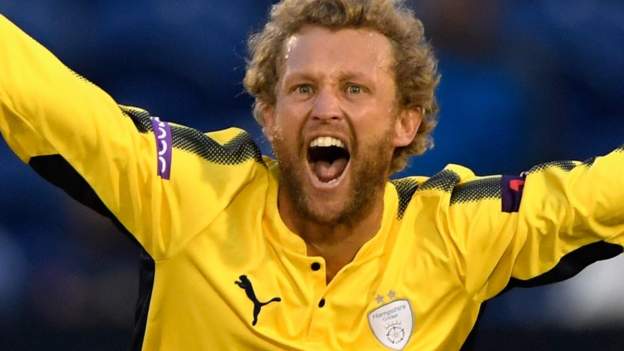 Gareth Berg: Hampshire all-rounder agrees new one-year contract with ...