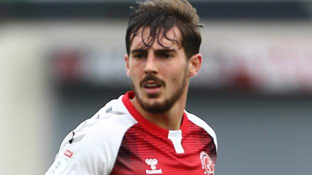 Sam Stubbs: Exeter City sign Fleetwood Town centre-back on free ...