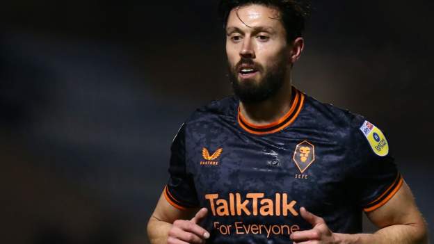 Ashley Eastham and Jason Lowe: Salford City release defenders - BBC Sport