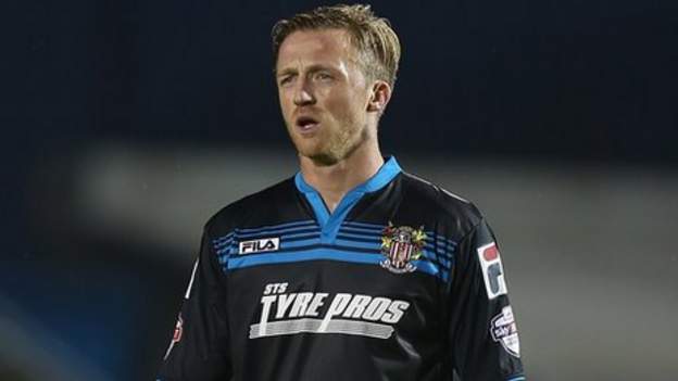 Crawley: Lee Barnard and Roarie Deacon join League Two club - BBC Sport