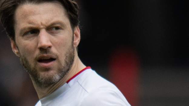 Harry Arter: Nottingham Forest sign Bournemouth midfielder - BBC Sport