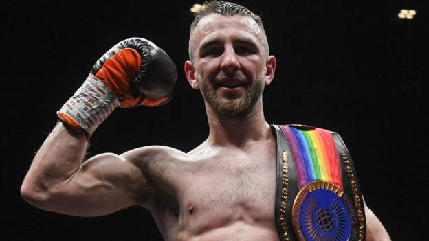 Nathaniel Collins stops James Beech Jnr to seal featherweight title ...