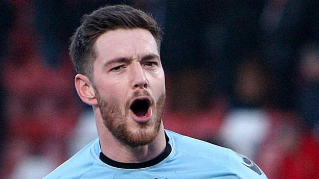 Joe Day: Newport County goalkeeper's contract talks on hold - BBC Sport