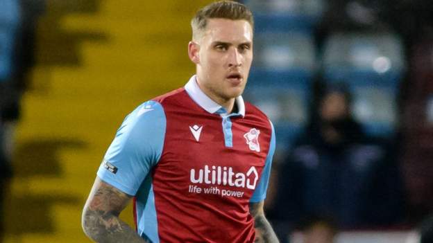 George Taft and Teddy Howe: Scunthorpe United sign defenders in ...