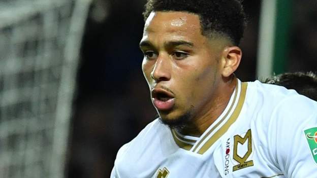 Sam Nombe: MK Dons striker signs new deal - BBC Sport