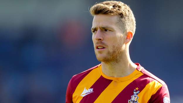 Billy Clarke: Charlton Athletic sign Bradford City forward - BBC Sport