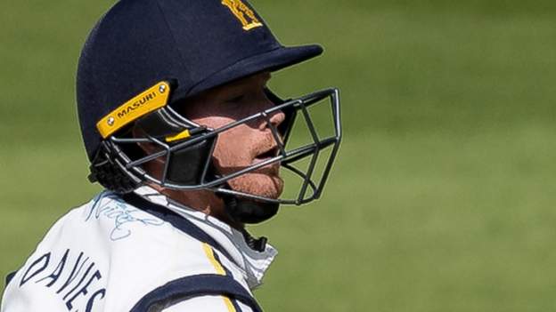 County Championship: Alex Davies scores century for Warwickshire ...