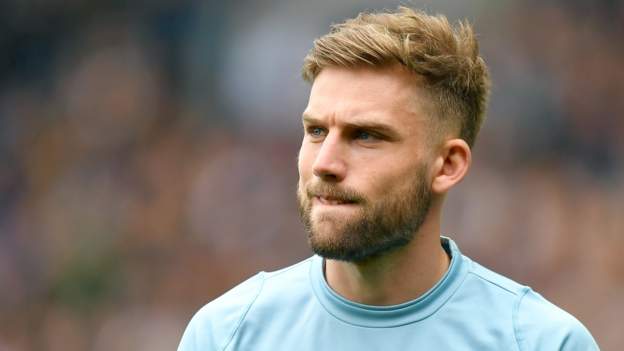 Charlie Taylor: Leeds United offer left-back new contract - BBC Sport