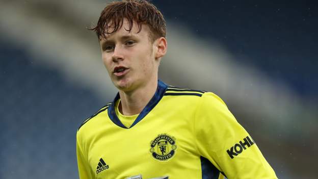 Manchester United goalkeeper Jacob Carney joins Portadown on loan until ...