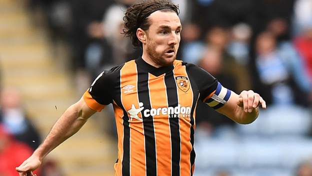 Lewie Coyle: Hull City captain signs new three-year contract - BBC Sport