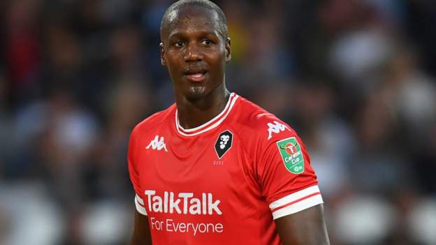 Tom Elliott: Bradford City sign Salford City striker on loan - BBC Sport