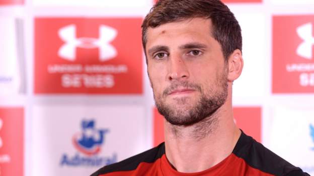 Luke Charteris: Lock happy to play in every autumn Wales Test - BBC Sport