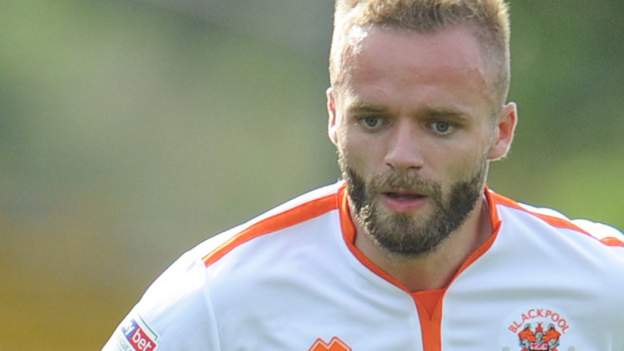 Ryan McLaughlin: Rochdale sign right-back from Blackpool for ...