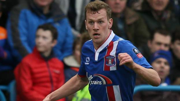 Tom Miller: Carlisle United defender signs new contract - BBC Sport