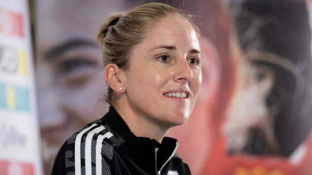 Gemma Grainger: Wales manager in talks to extend contract - BBC Sport