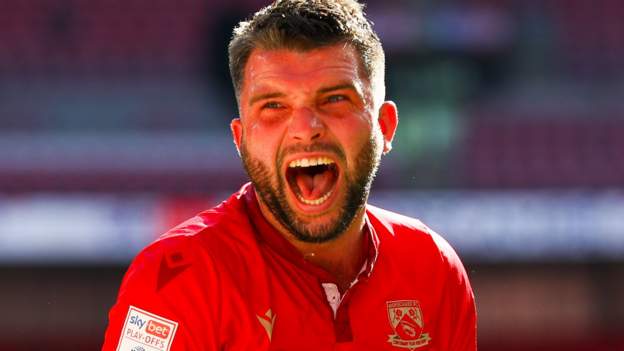 Alex Kenyon: Scunthorpe United sign Morecambe midfielder - BBC Sport