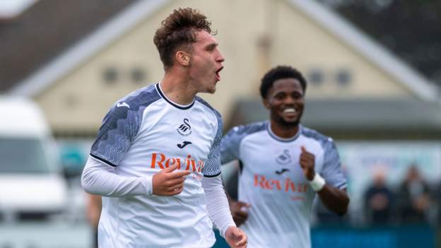 Nathaniel MG Cup: Swansea City U21s ease past ten-man Carmarthen Town ...