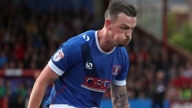 Michael Raynes: Crewe Alexandra sign Carlisle United defender - BBC Sport