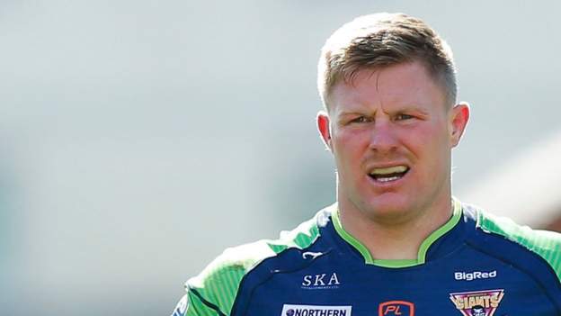 Luke Yates: Huddersfield Giants back-rower signs new three-year deal ...