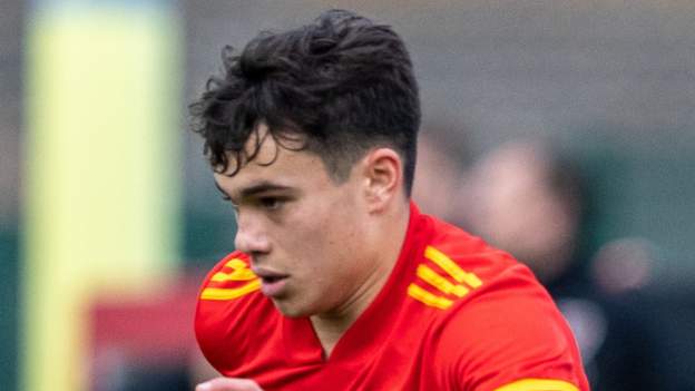 Gabriele Biancheri: Welsh youngster joins Manchester United - BBC Sport