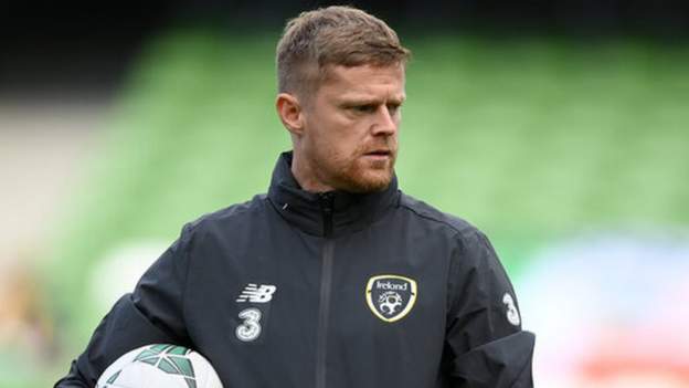 Damien Duff steps down as Republic of Ireland assistant manager - BBC Sport