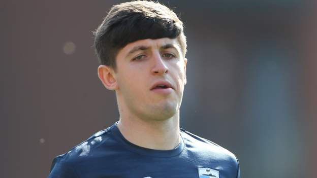 Anthony Glennon: Grimsby Town sign former Burnley youngster on ...