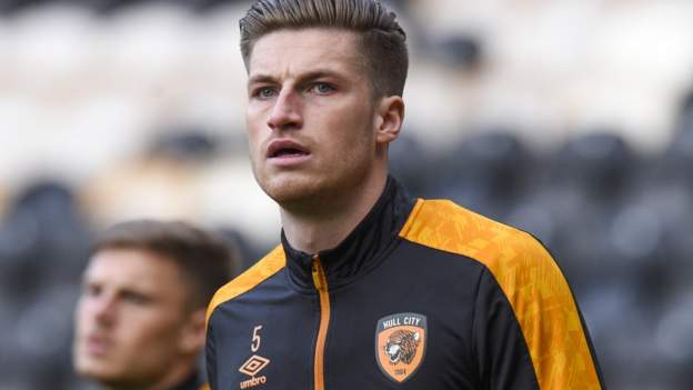 Reece Burke: Luton sign Hull City defender on free transfer - BBC Sport