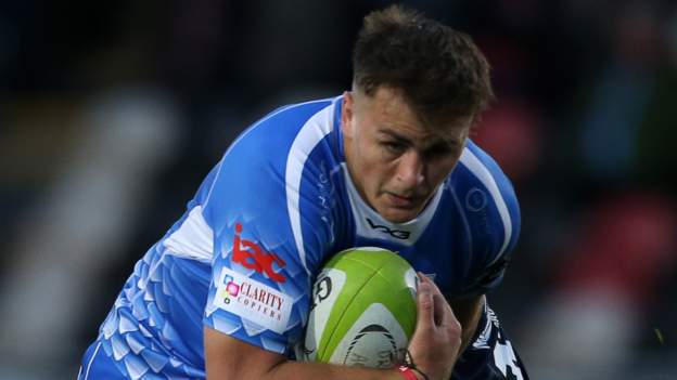 Connor Edwards and Arwel Robson commit to Dragons - BBC Sport