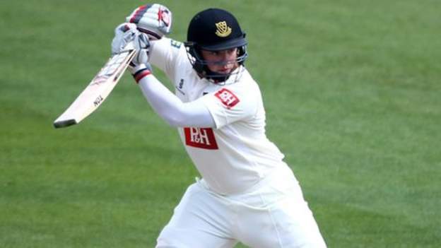 Matt Machan: Sussex batsman signs new contract - BBC Sport