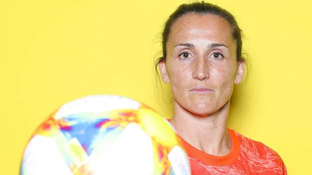 Shannon Lynn: Scotland goalkeeper on mental health issues & partner's ...