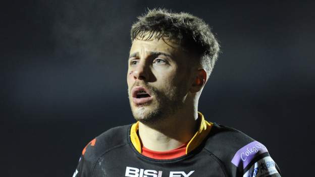 Dorian Jones: Worcester Warriors sign Dragons stand-off for rest of ...