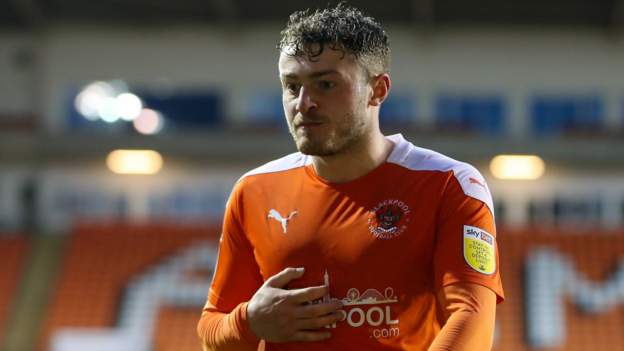 Jordan Thorniley: Oxford United agree loan deal for Blackpool defender ...