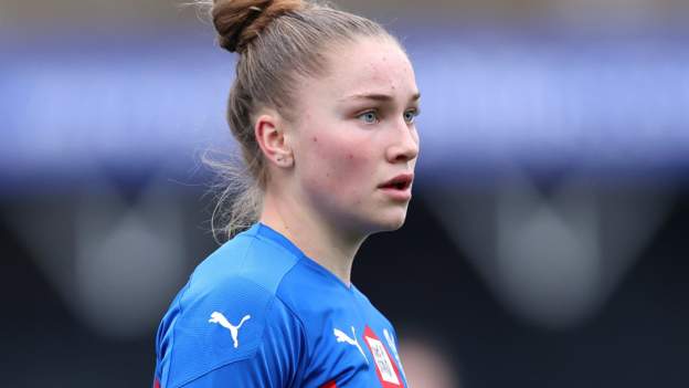 Gracie Pearse: Tottenham sign defender from Crystal Palace - BBC Sport