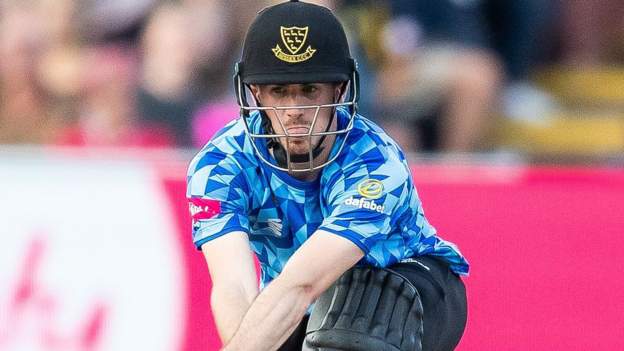 Harrison Ward: Sussex batter signs new deal through to 2023 - BBC Sport