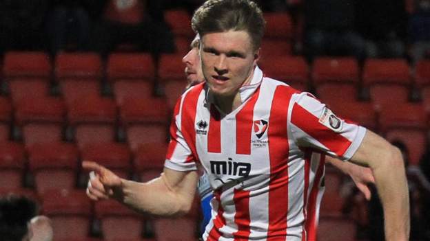 Rob Dickie: Cheltenham Town re-sign Reading defender on loan - BBC Sport